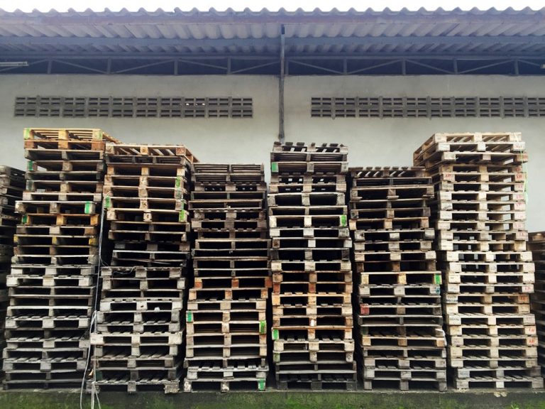 The Best Pallets for Automotive Facilities | Container Exchanger