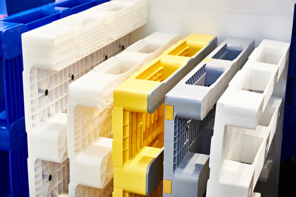 Why You Should Use Plastic Pallets for Faster Pallet Picking